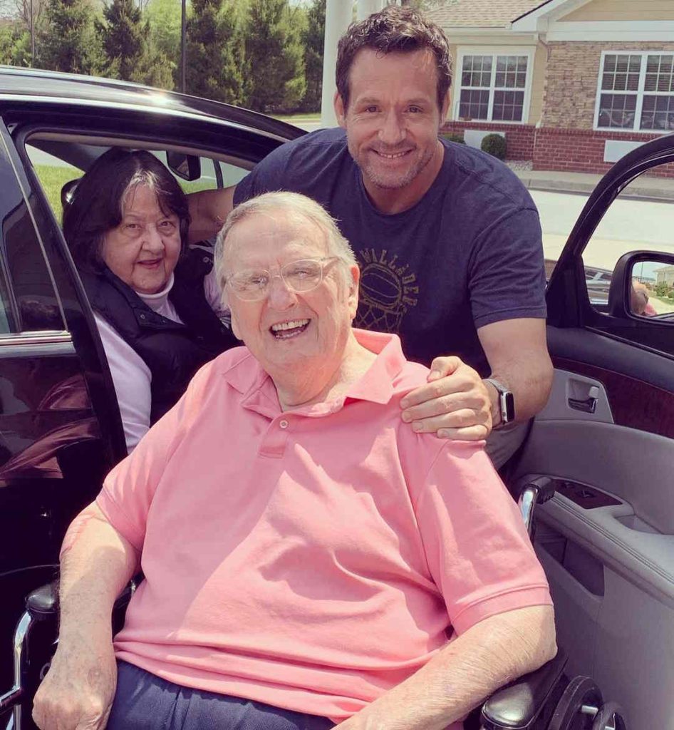 Josh Hopkins Biography, Age, Height, Girlfriend - mrDustBin