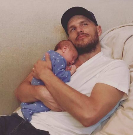 Sarah Carter Biography, Age, Height, Husband - mrDustBin