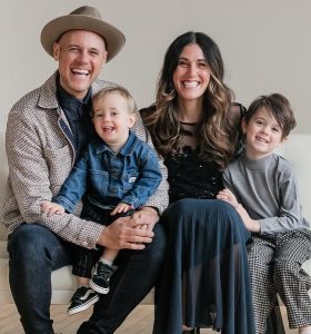 Sarah Carter Biography, Age, Height, Husband - mrDustBin