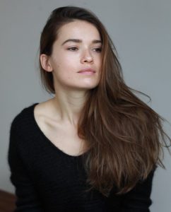 Zoe Moore Biography, Age, Height, Boyfriend - mrDustBin