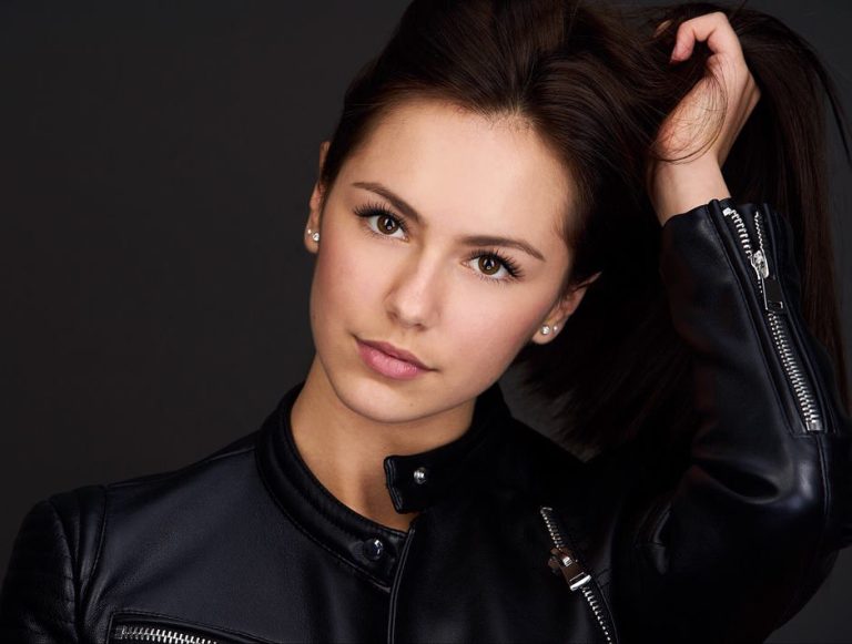 Alex Hook Biography, Age, Height & Boyfriend - mrDustBin