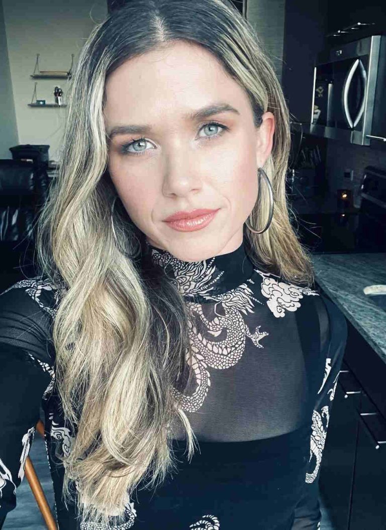 Anna Marie Dobbins Biography, Age, Height, Boyfriend - mrDustBin
