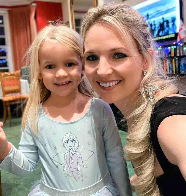 Brooke Burfitt Biography, Age, Height, Husband - mrDustBin