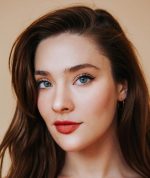 Eva Bourne Biography, Age, Height, Boyfriend - mrDustBin