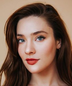 Eva Bourne Biography, Age, Height, Boyfriend - mrDustBin