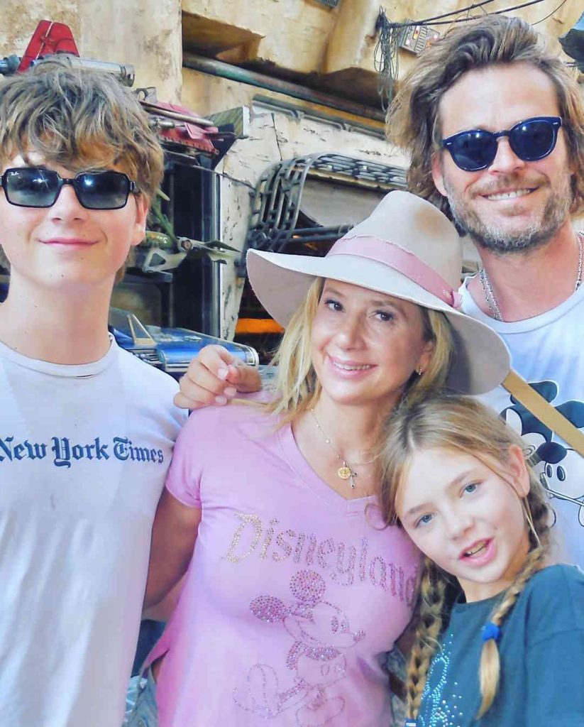 Mira Sorvino Biography, Age, Height, Husband - mrDustBin