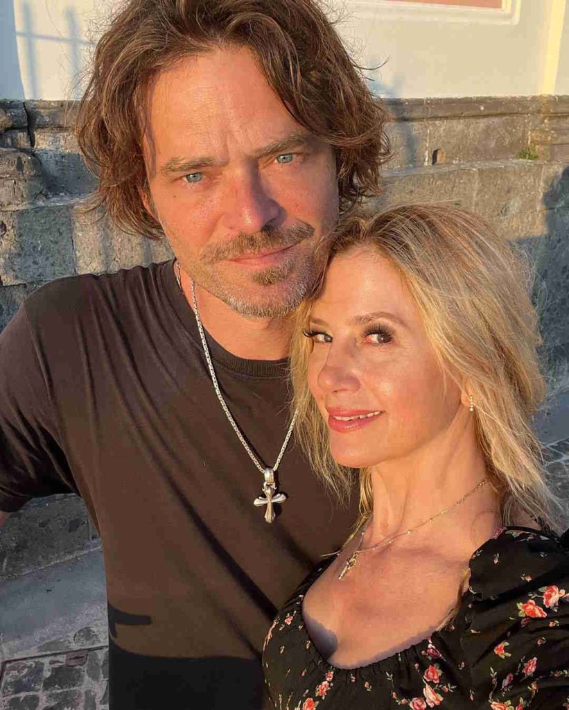 Mira Sorvino Biography, Age, Height, Husband - mrDustBin