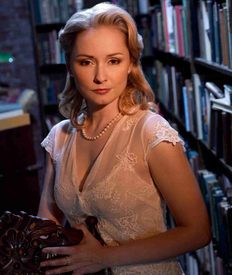 Nina Siemaszko Biography, Age, Height, Husband - mrDustBin