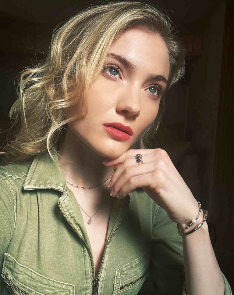 Skyler Samuels Biography, Age, Height, Boyfriend - mrDustBin