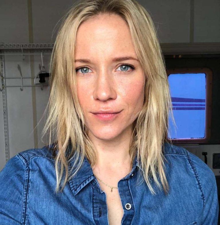 Jessy Schram Biography, Age, Height, Boyfriend - mrDustBin