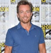 Jonathan Scarfe Biography, Age, Height, Weight, Girlfriend - mrDustBin