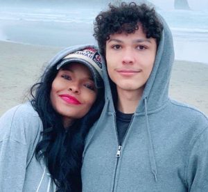 Keesha Sharp Biography, Age, Height, Husband - mrDustBin