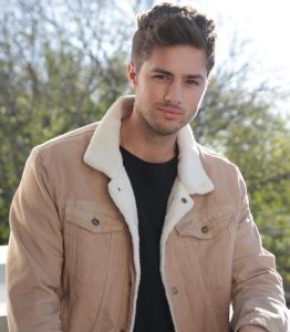 Travis Burns Biography, Age, Height & Wife - mrDustBin