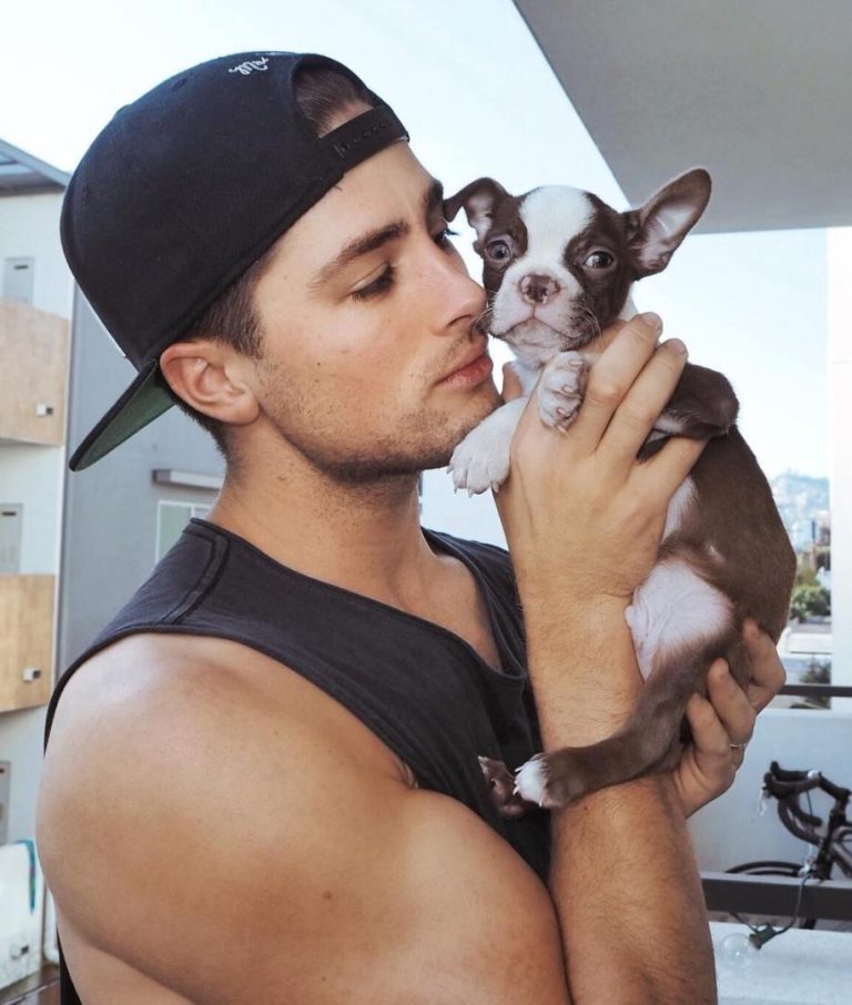 Travis Burns Biography, Age, Height & Wife - mrDustBin