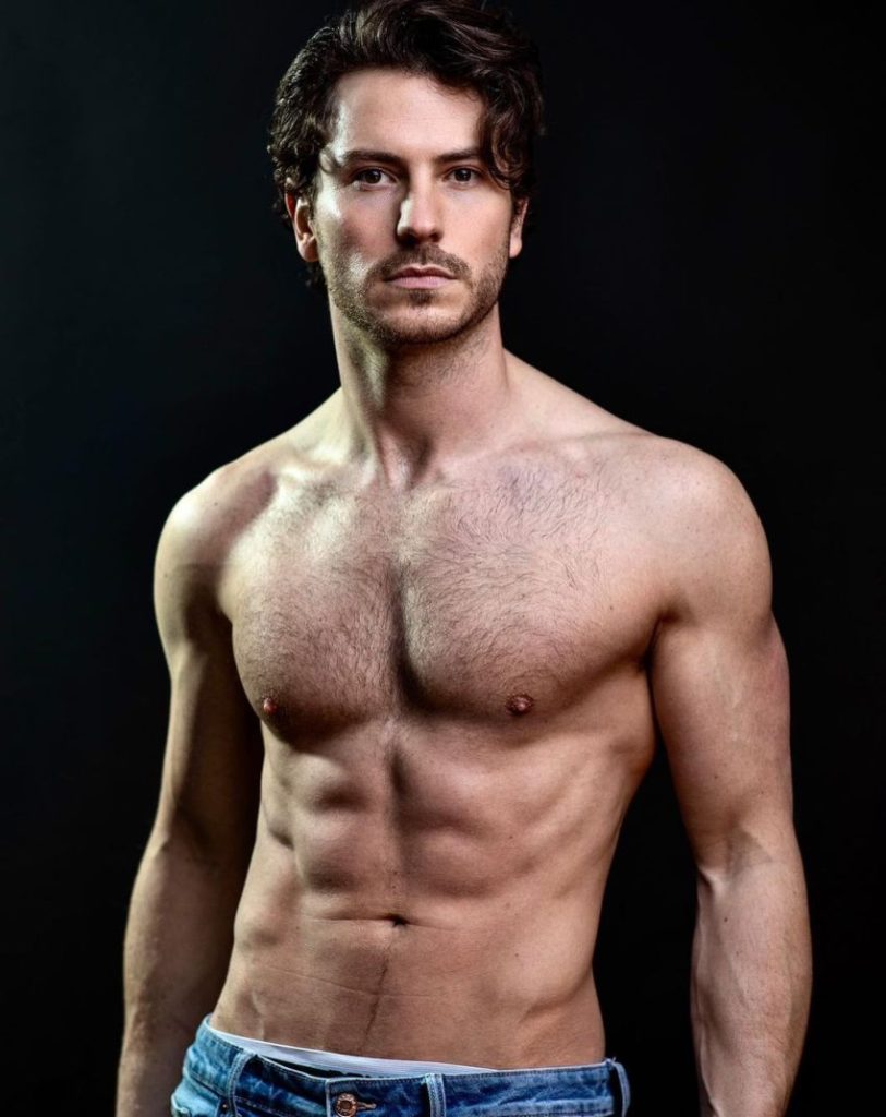 Toby-Alexander Smith Biography, Age, Heigt, Weight, Family - mrDustBin