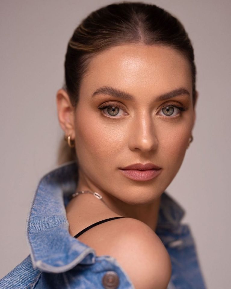 Debbie Macomber's Joyful Mrs. Miracle Hallmark Movie, Cast - mrDustBin