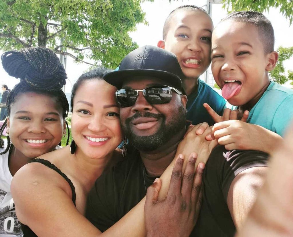 Viv Leacock Age, Height, Wife, Family, Bio - mrDustBin