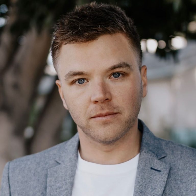 Brett Davern Biography, Age, Height, Weight, Girlfriend - mrDustBin