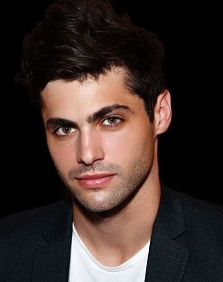 Holiday Touchdown: A Bills Love Story Hallmark Movie, Cast - mrDustBin